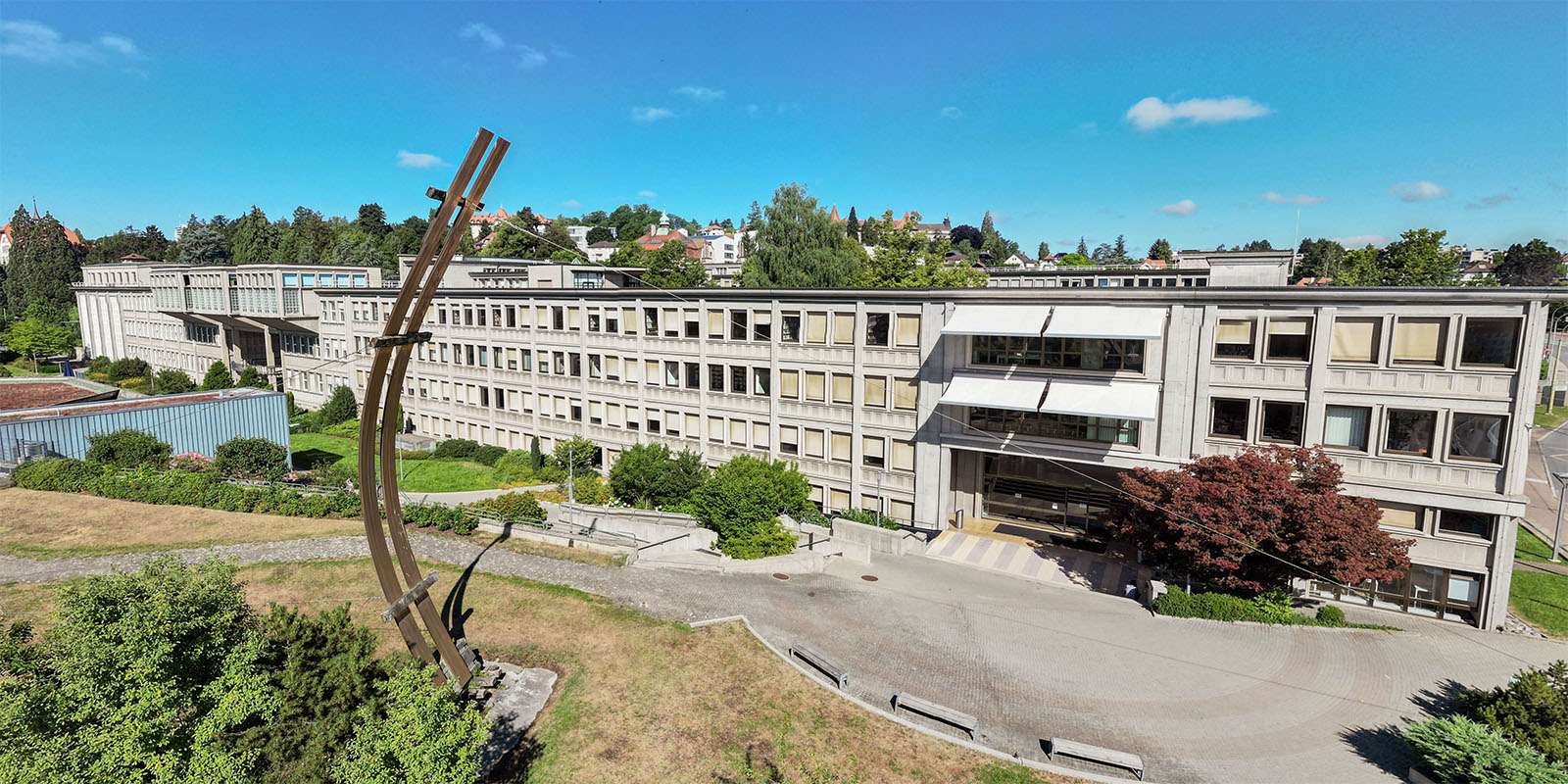 Actualités - Université de Fribourg - Même les hommages doivent parfois ...